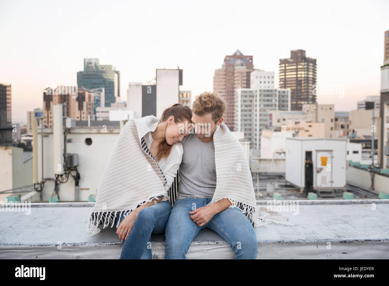 Romantic couple sitting on rooftop hi-res stock photography and images ...