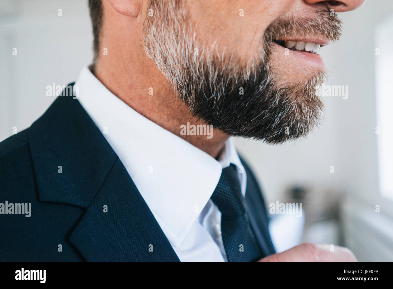 Businessman wearing suit and tie Stock Photo - Alamy