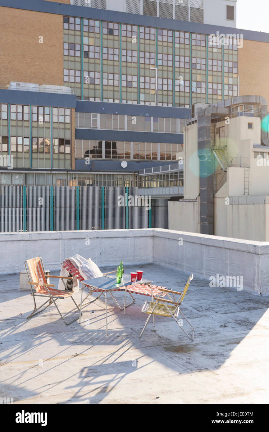 Folding table and chairs on a rooftop terrace Stock Photo - Alamy