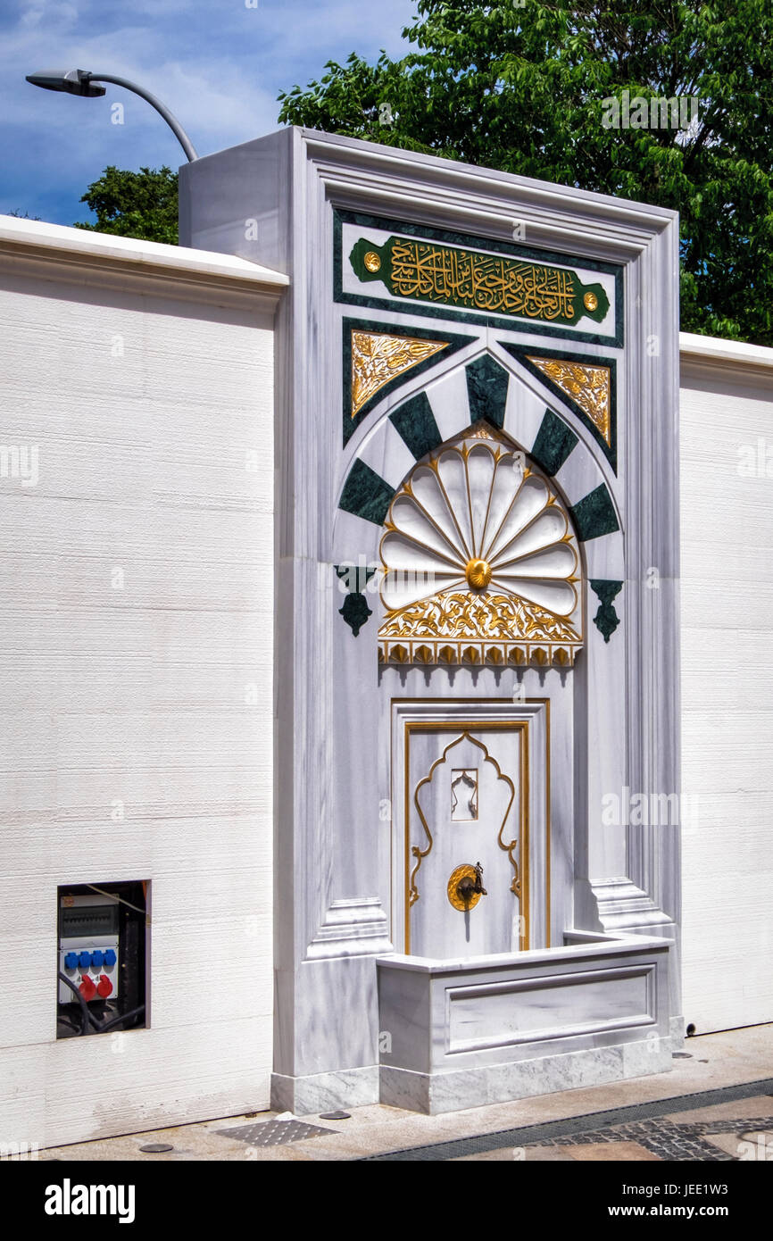 Berlin Central Mosque wall detail - beautiful Sehitlik mosque completed ...