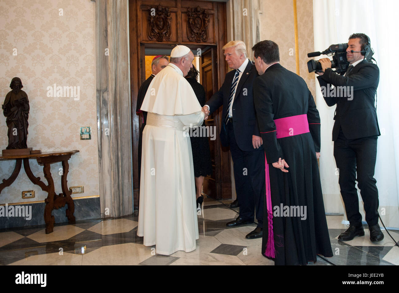U.S. President Donald Trump, Melania Trump and Ivanka Trump meet with ...