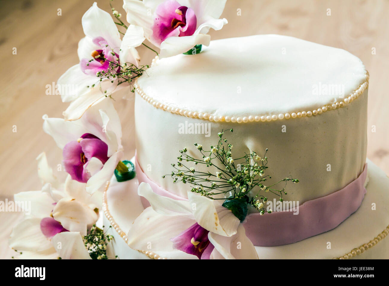 Beautiful wedding cake with flowers, close up of cake with blurred ...