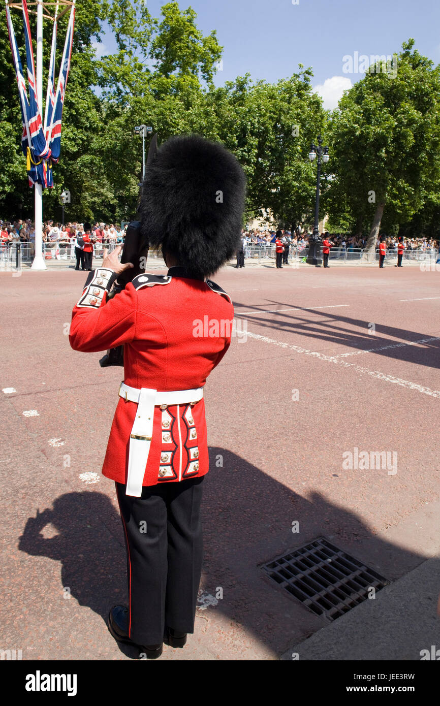 Coldstream guards uniform hi-res stock photography and images - Alamy