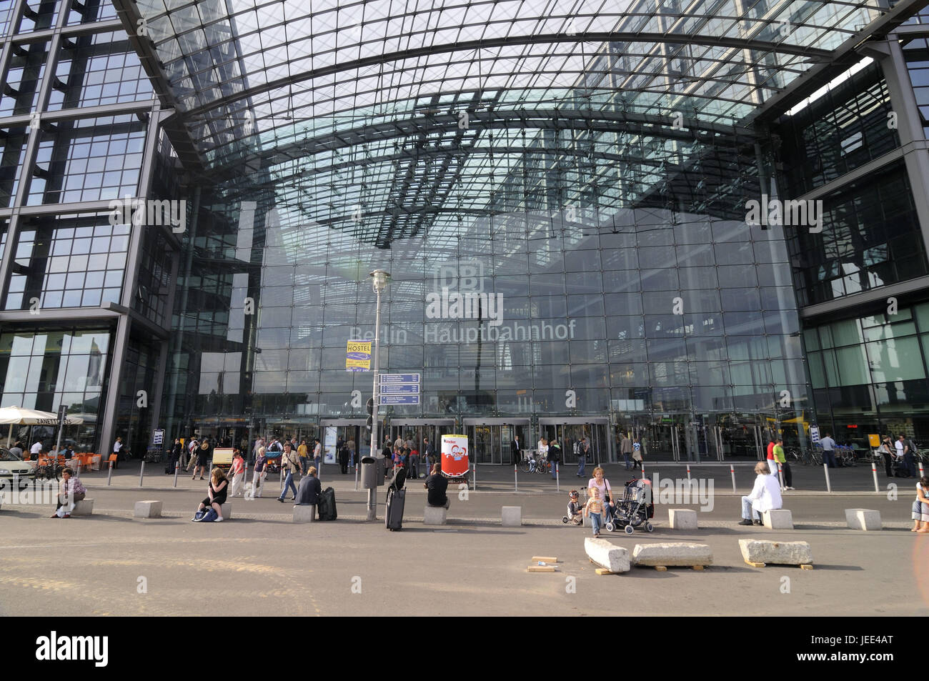Passengers berlin central station hi-res stock photography and images ...