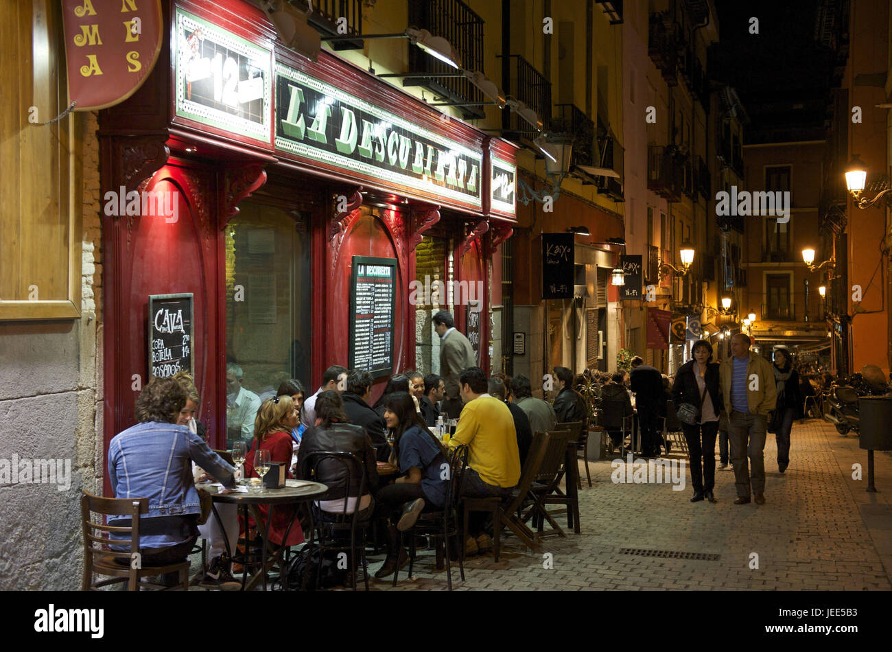 Madrid bar nightlife hi-res stock photography and images - Alamy