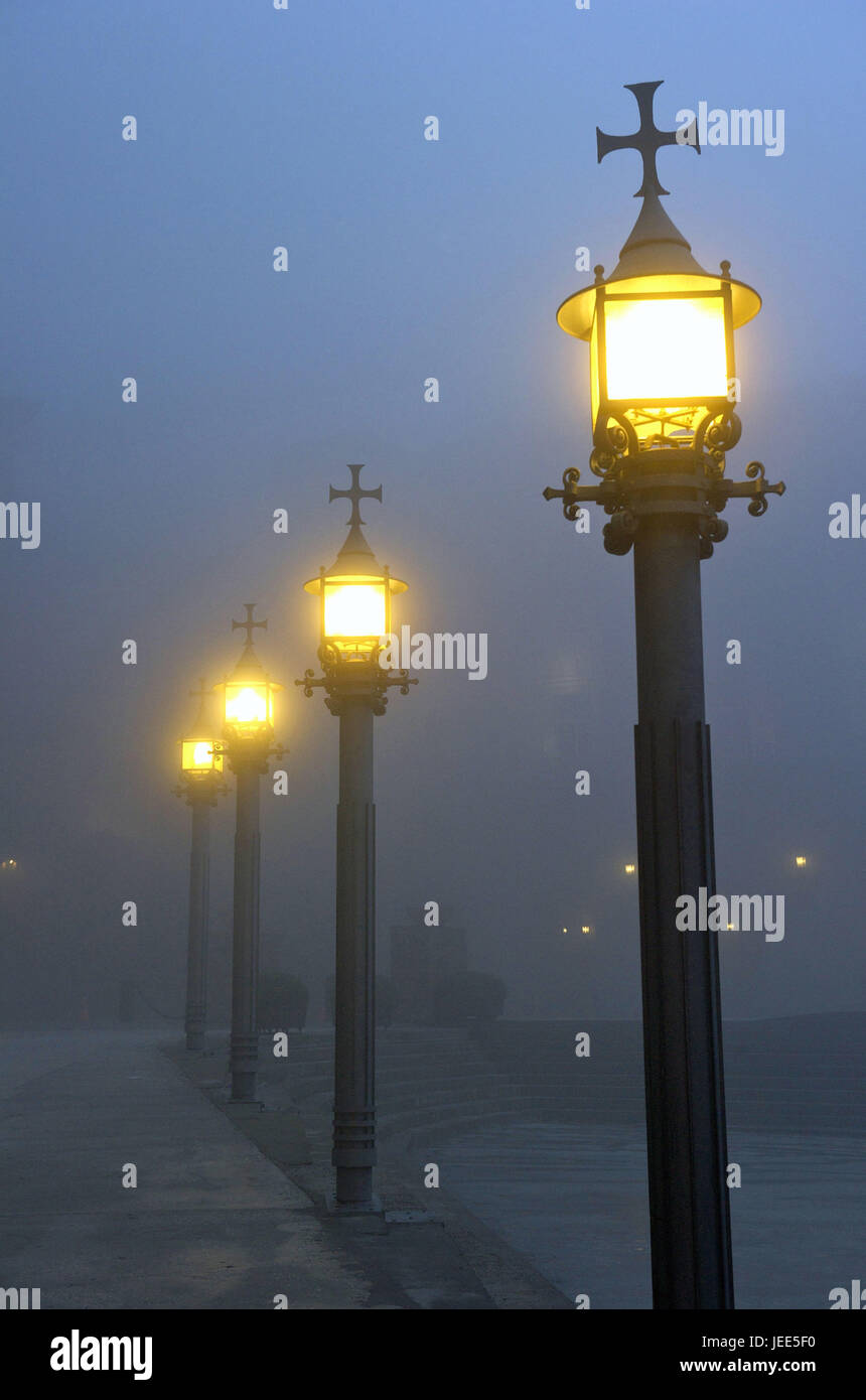 Street lamps barcelona hi-res stock photography and images - Alamy