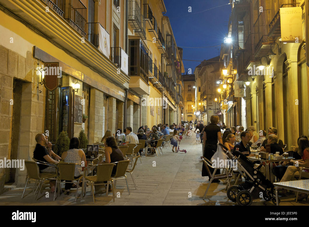 Spain cafes people hi-res stock photography and images - Alamy