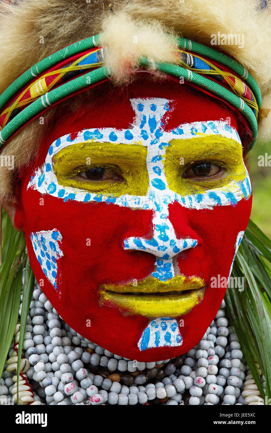 Papua New Guinea, man of the Huli of strain, portrait Stock Photo - Alamy