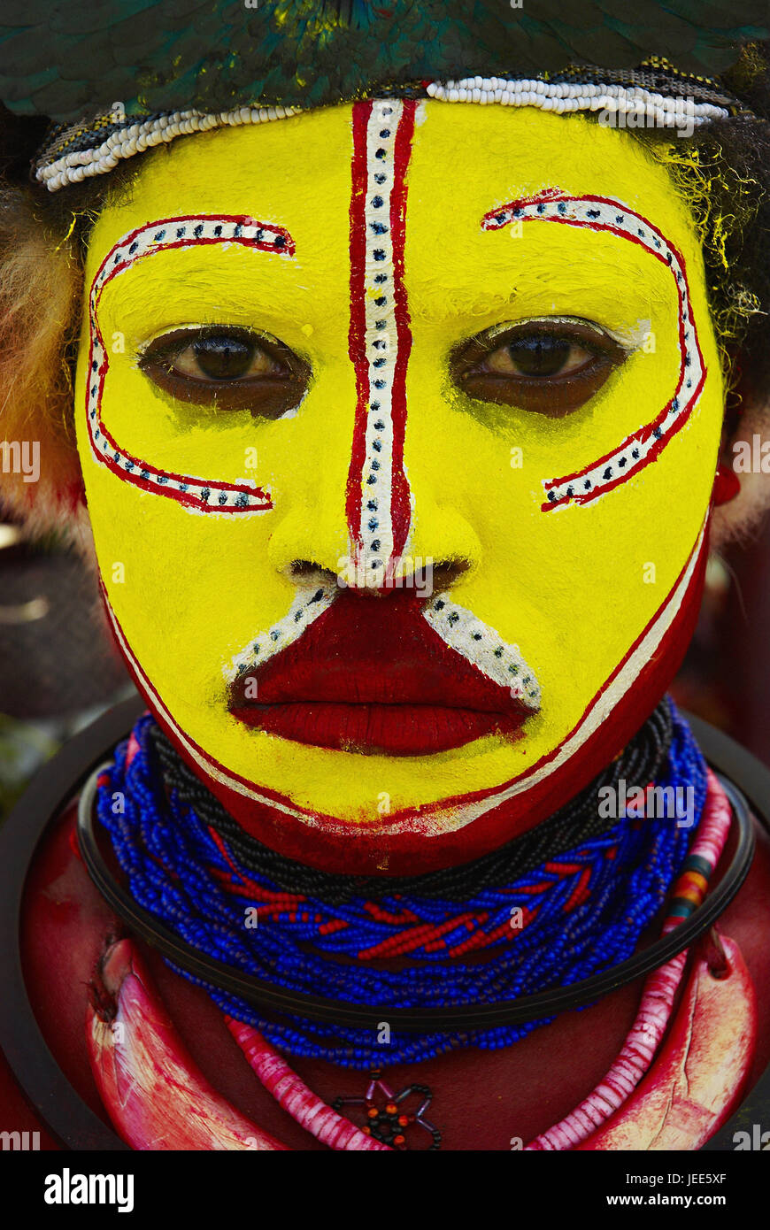 Papua New Guinea, man of the Huli of strain, portrait Stock Photo - Alamy