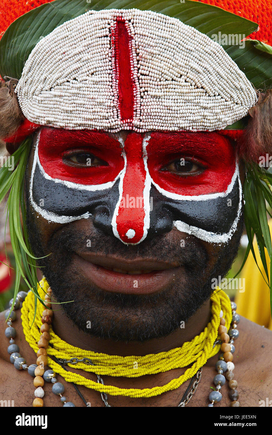 Papua new guinea man hi-res stock photography and images - Alamy