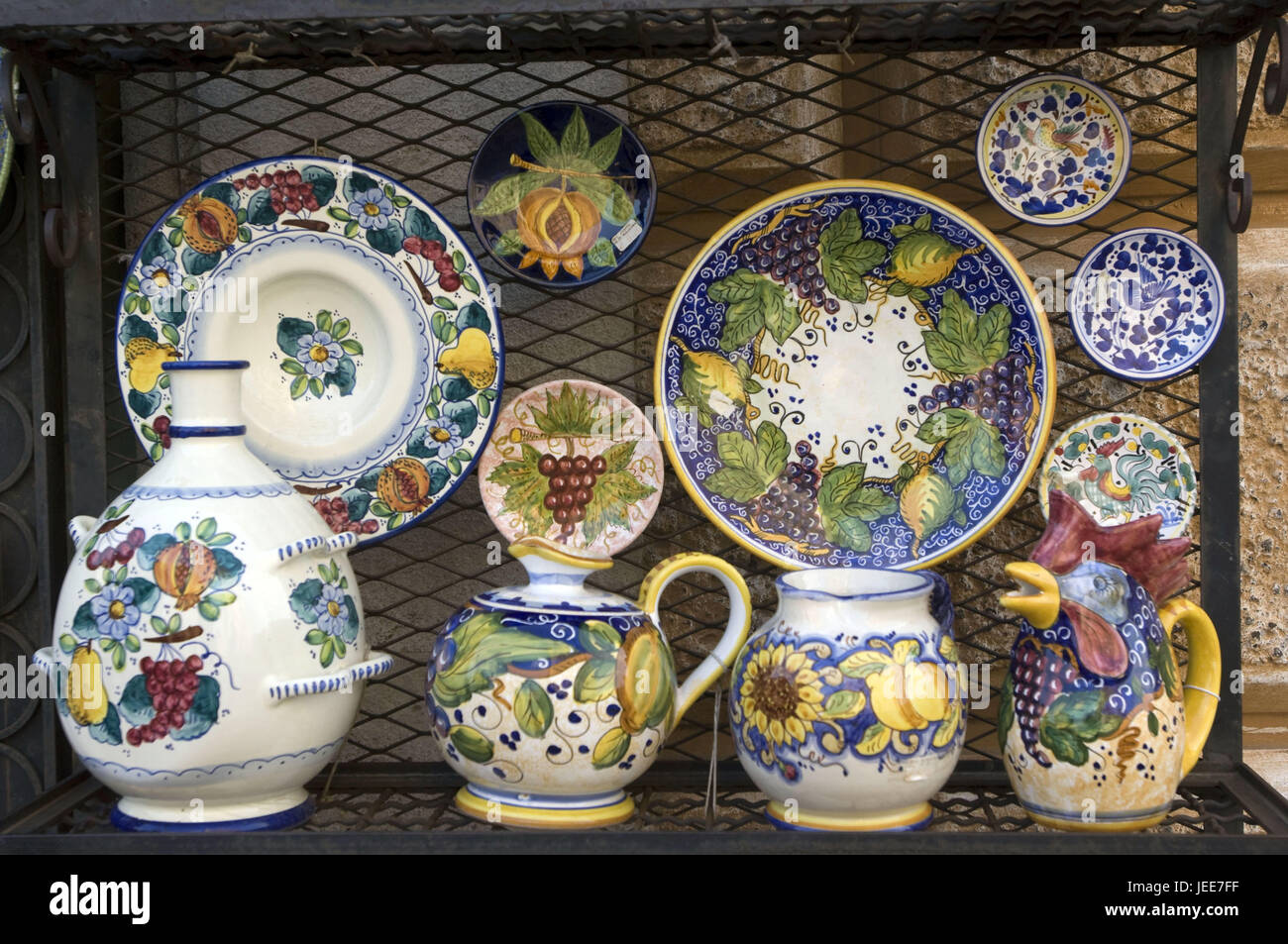 Italy, Umbria, Orvieto, pottery, ceramics, souvenirs Stock Photo - Alamy