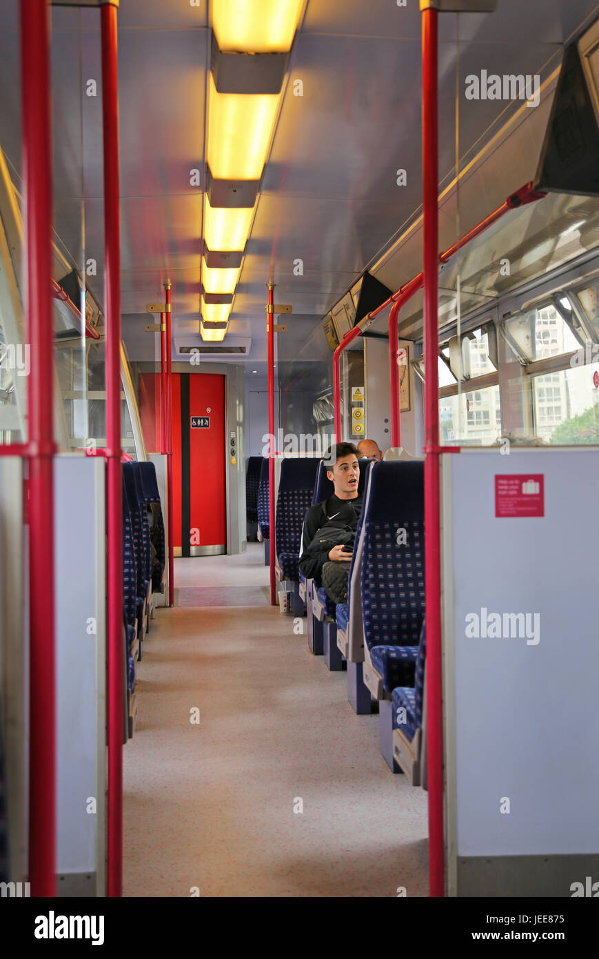 Thameslink train carriage hi-res stock photography and images - Alamy