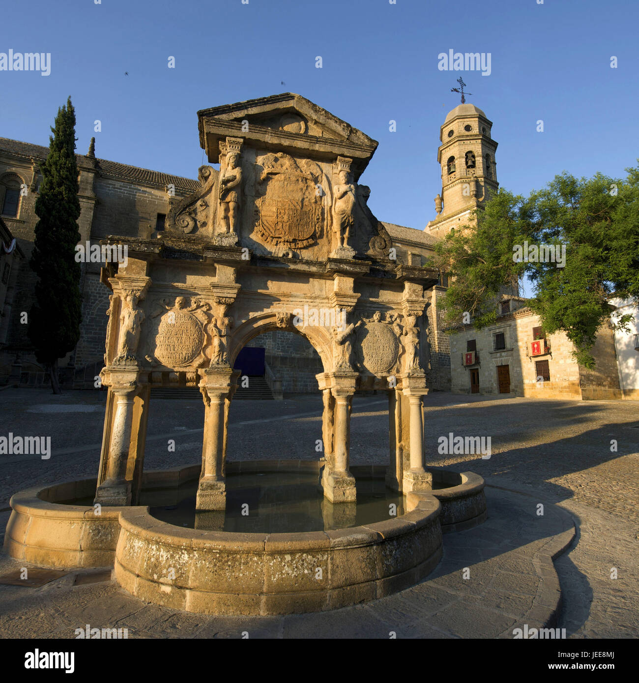 Spain, Andalusia, Baeza, plaza de Santa Maria, character's well with ...