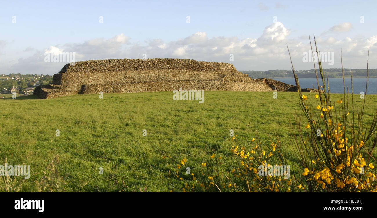 Cairn of barnenez hi-res stock photography and images - Alamy