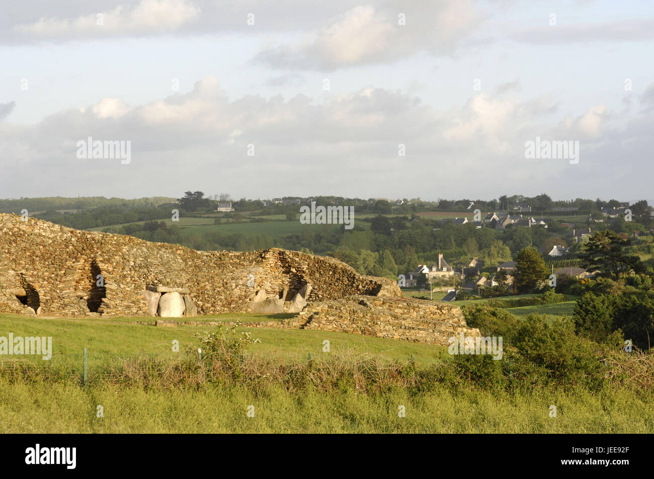 Megalithic attachment, Cairn de Barnenez, Plouezoc'h, the Finistere ...
