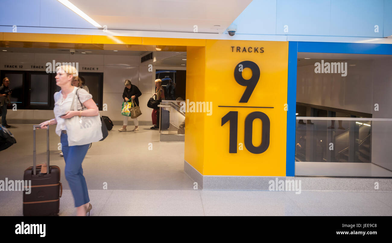 Lirr concourse hi-res stock photography and images - Alamy