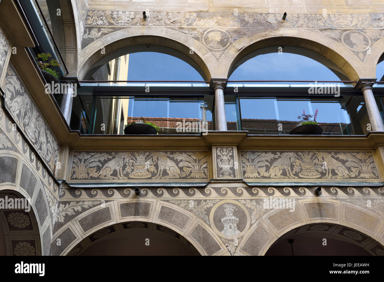 Open air courtyard hi-res stock photography and images - Alamy