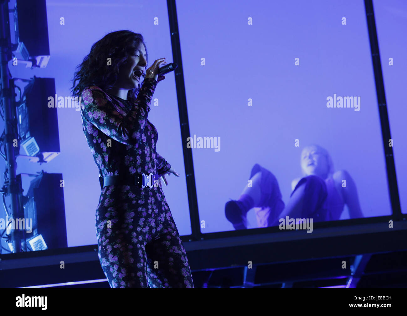 Lorde performing in concert hi-res stock photography and images - Alamy