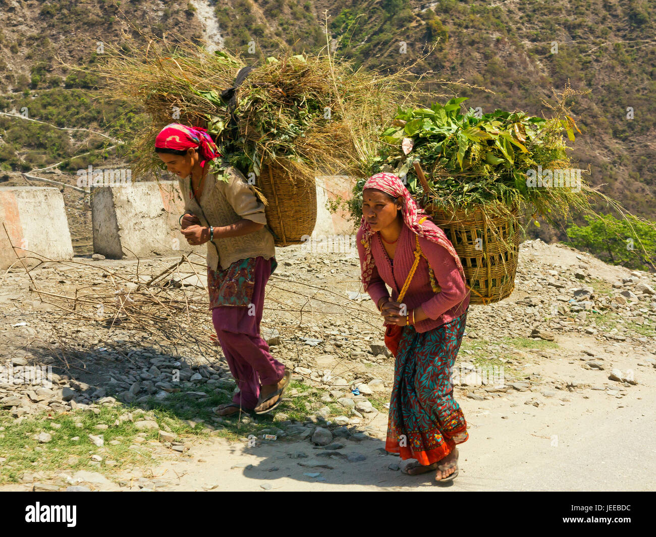 Heavy loads on road hi-res stock photography and images - Alamy