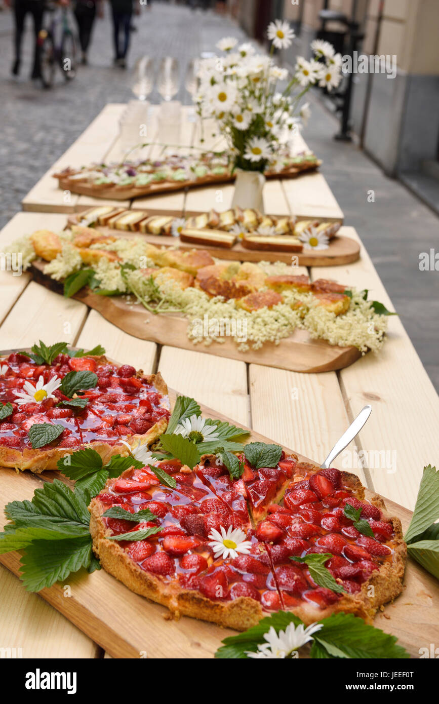 Street food cake hi-res stock photography and images - Alamy