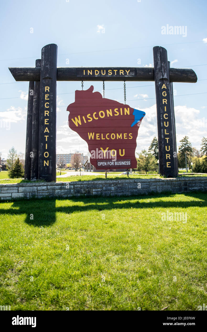 Wooden entrance and welcome signs hi-res stock photography and images ...