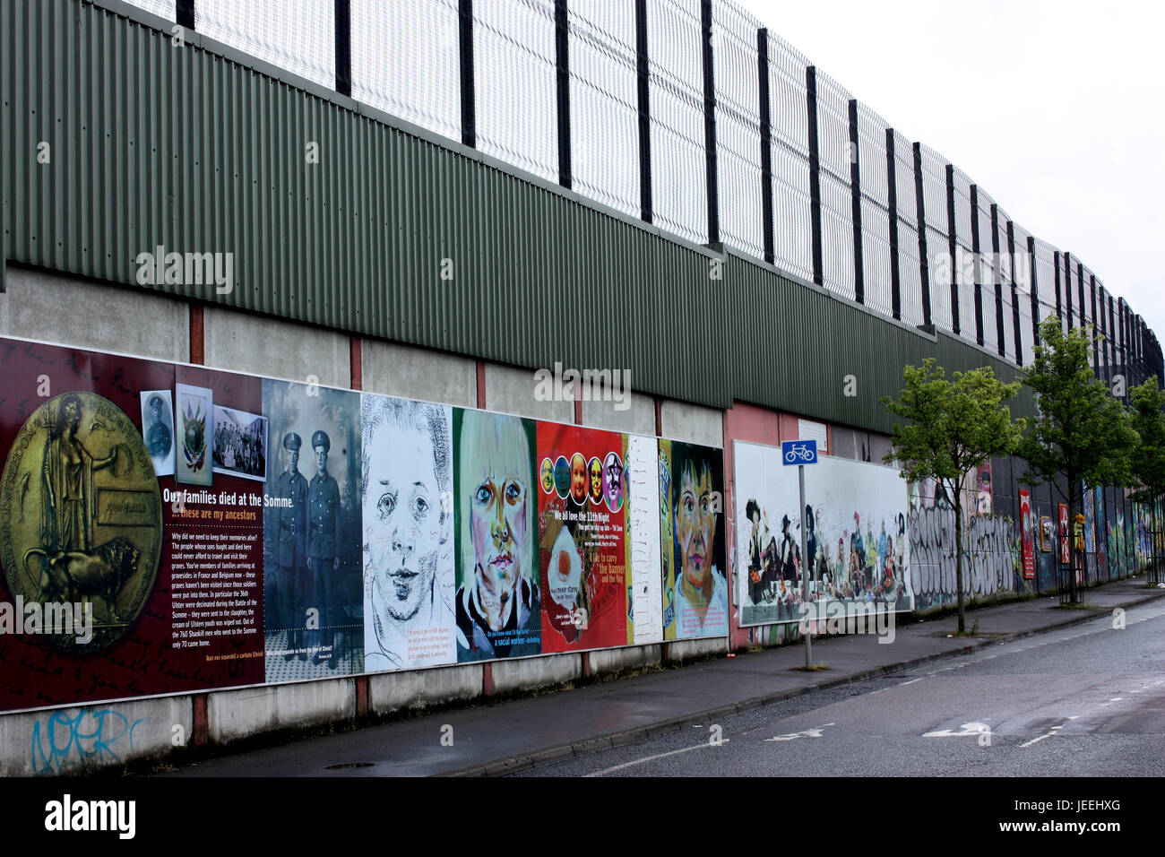 The Peace Wall, Cupar Way, Belfast Stock Photo - Alamy