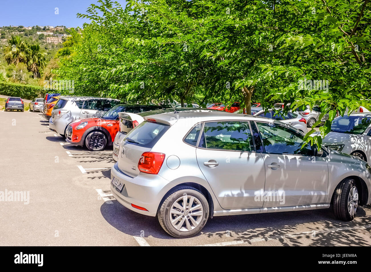 Parking in shade Stock Photo - Alamy