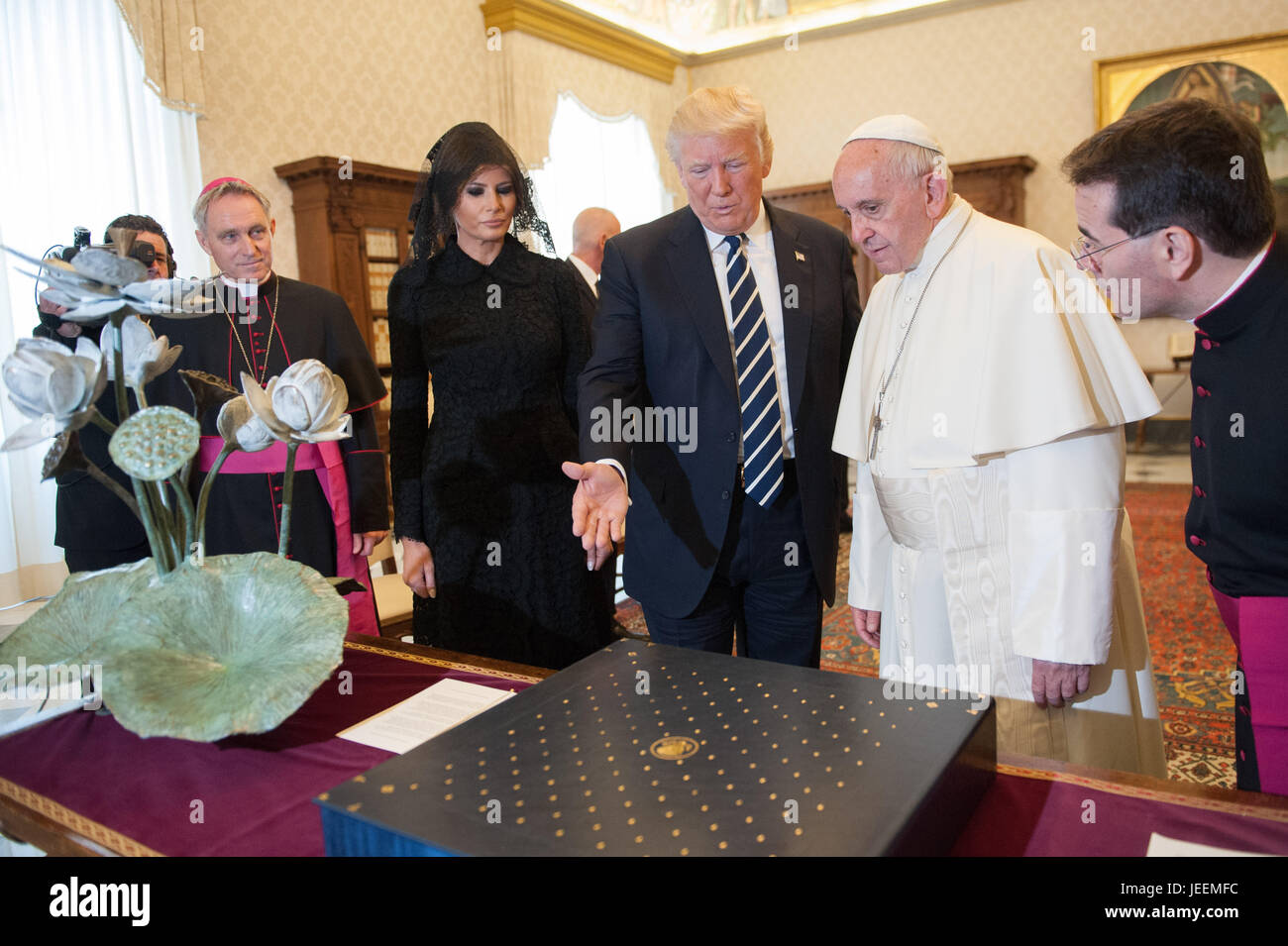 U.S. President Donald Trump, Melania Trump and Ivanka Trump meet with ...