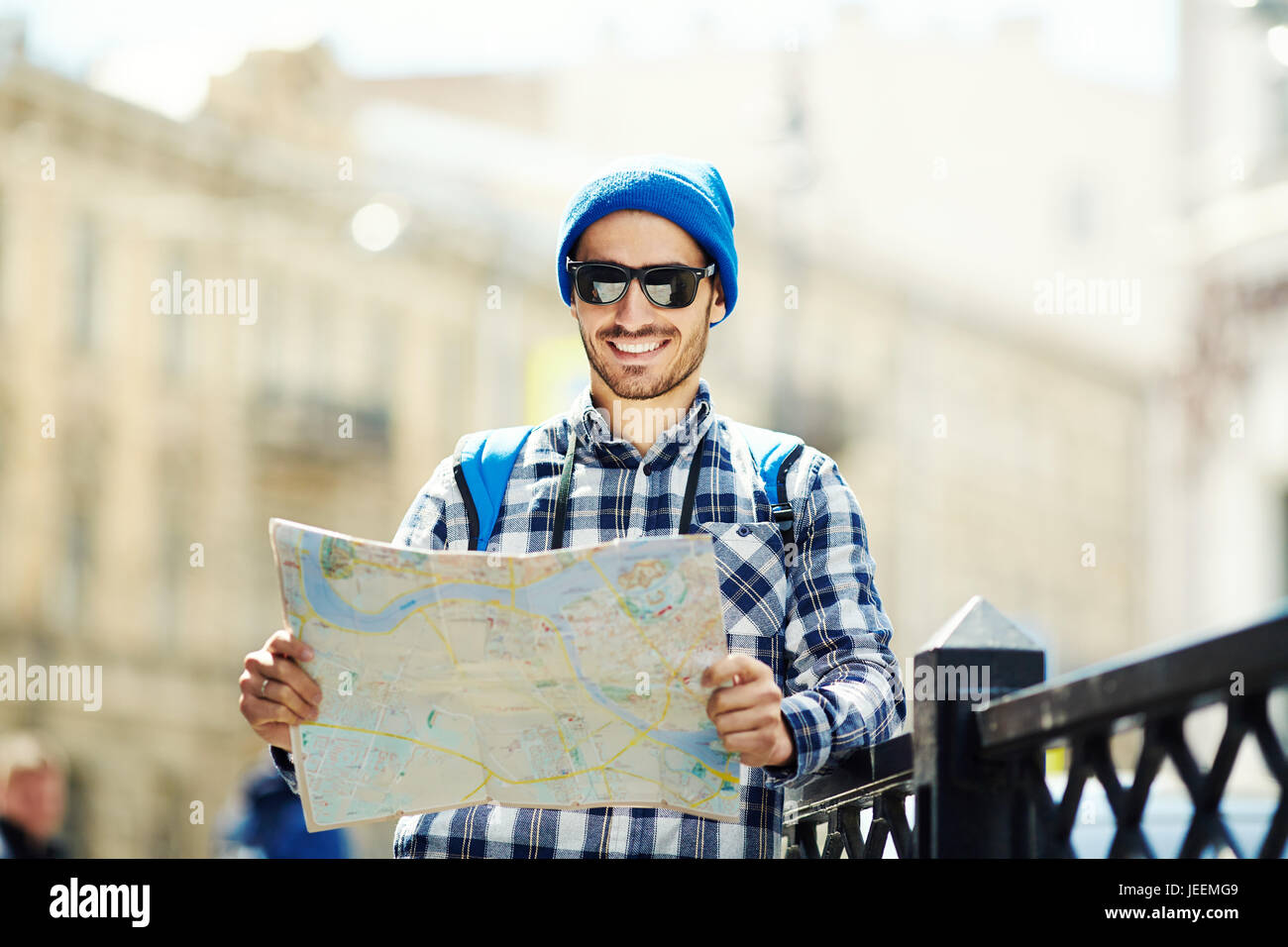 Man looking at map hi-res stock photography and images - Alamy