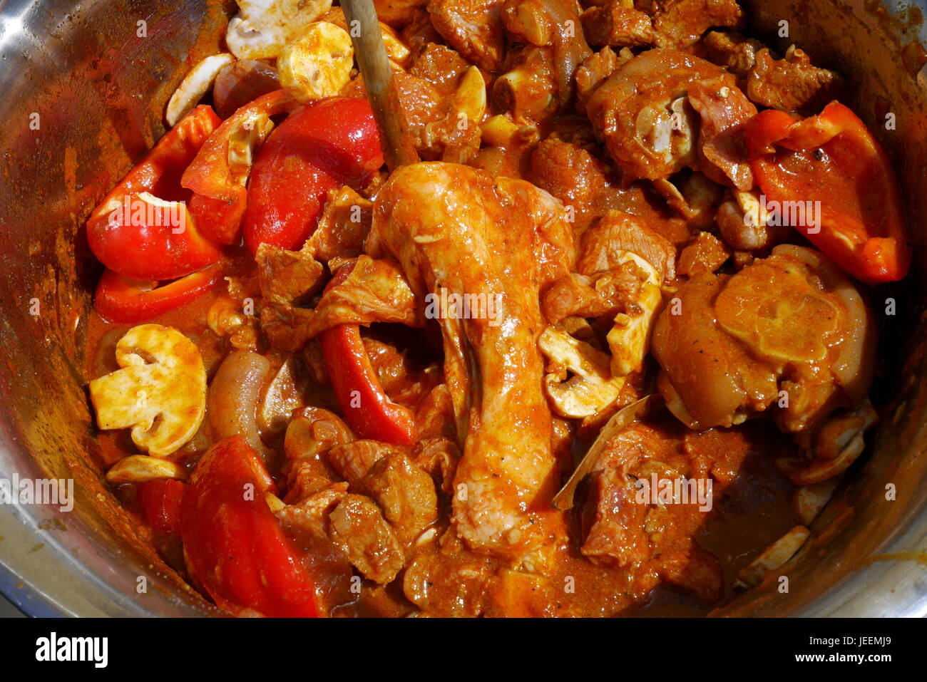 Hungarian pork porkolt cooking outdoors in a cauldron Stock Photo - Alamy
