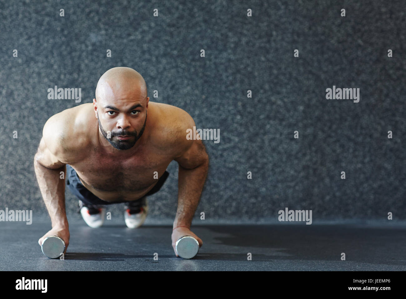 Fit and muscular man doing planks on the floor Stock Photo - Alamy