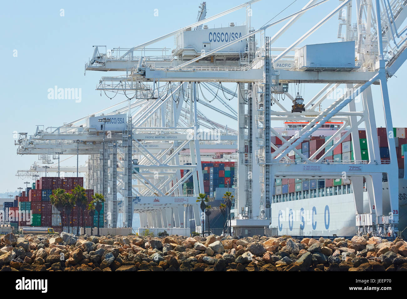 Container ship long beach cosco hi-res stock photography and images - Alamy