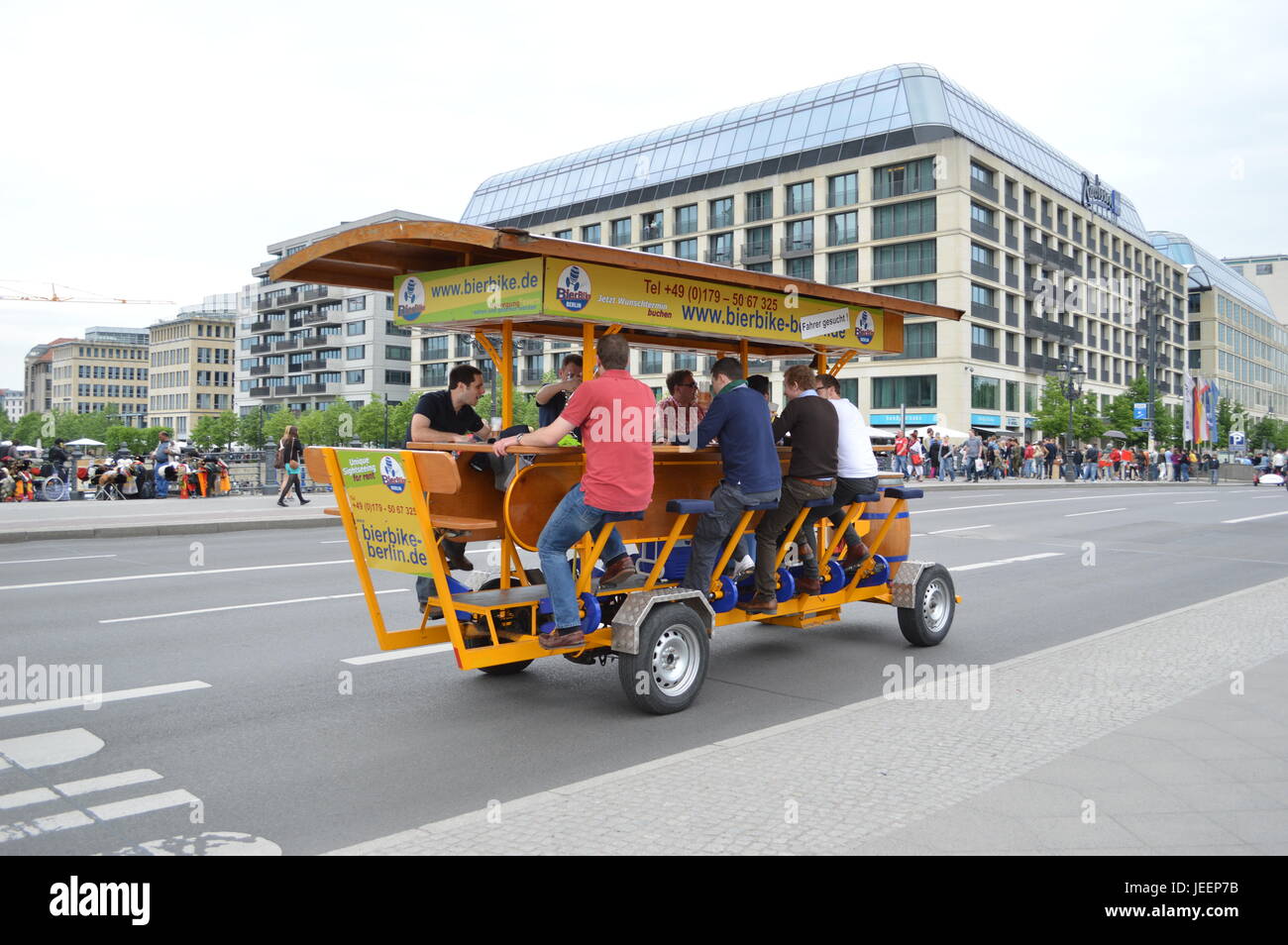 Cycle bar hi-res stock photography and images - Alamy