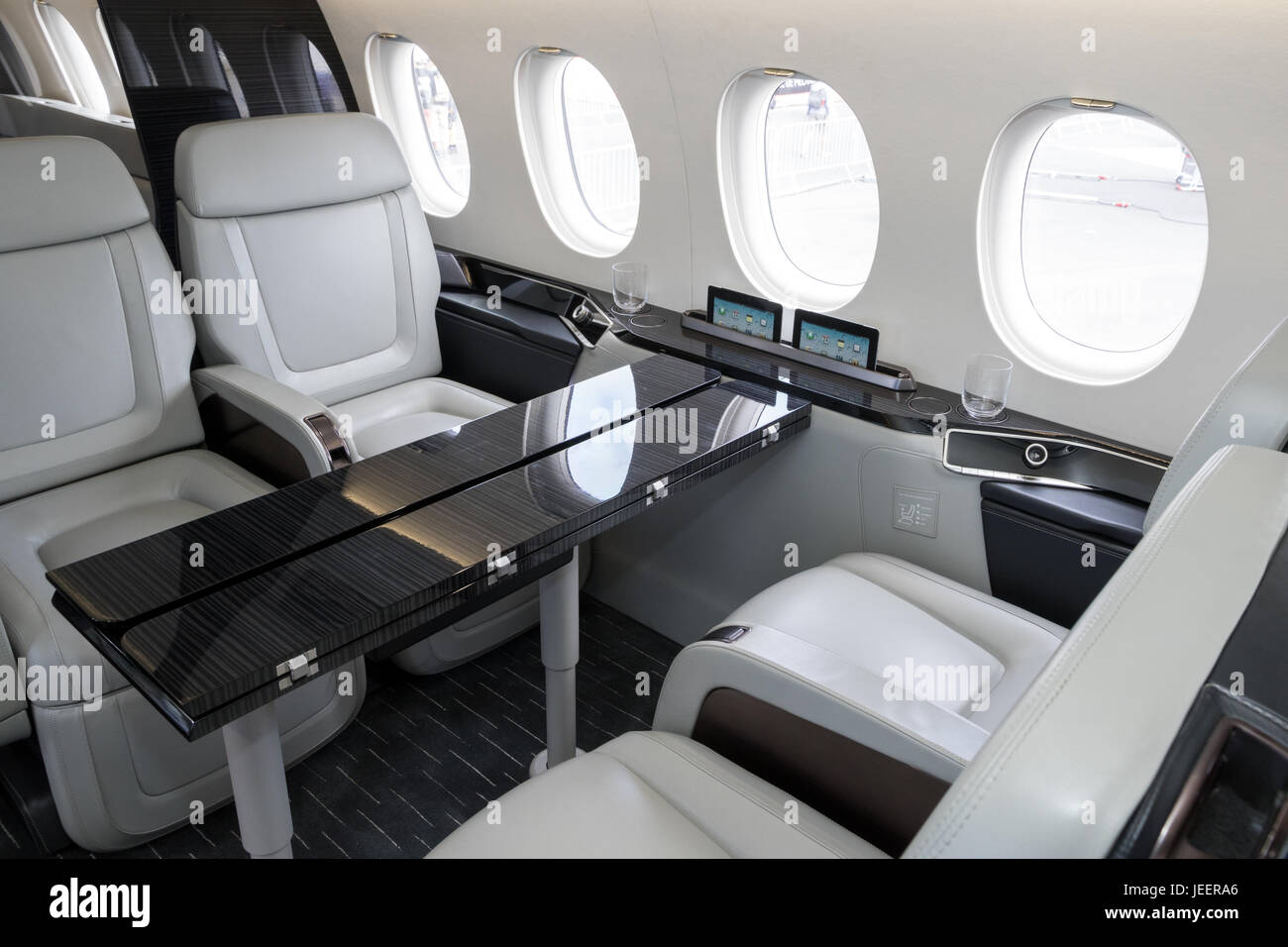 Business jet cockpit hi-res stock photography and images - Alamy