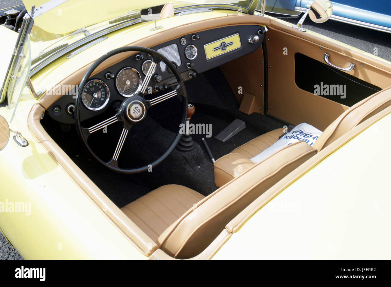 Yellow mg car hi-res stock photography and images - Alamy