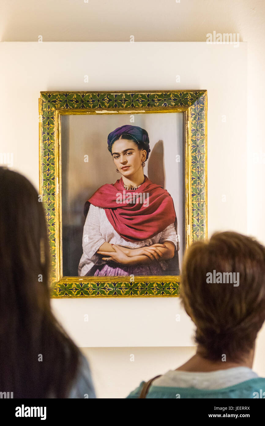 Frida kahlo by nickolas muray hi-res stock photography and images - Alamy