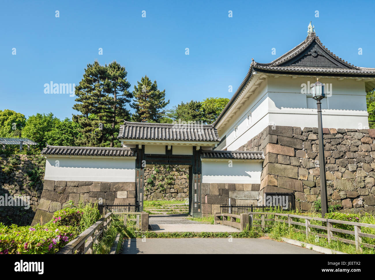 Japanese castle gate hi-res stock photography and images - Alamy