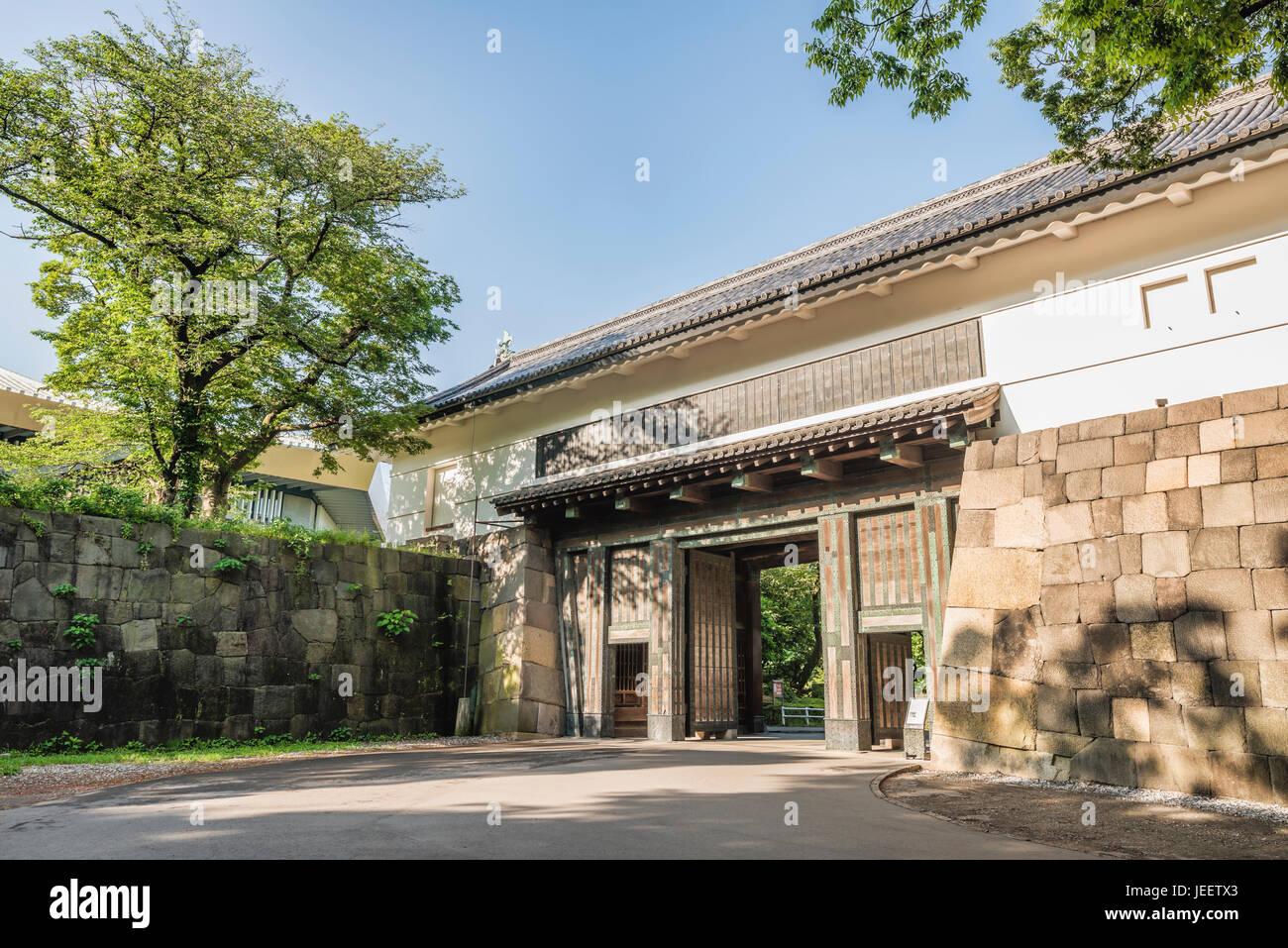 Japanese castle gate hi-res stock photography and images - Alamy