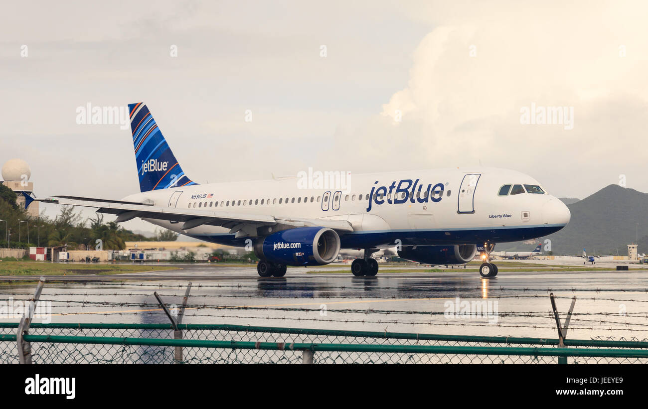 A plane from budget airline jetBlue prepares to take off from Princess ...