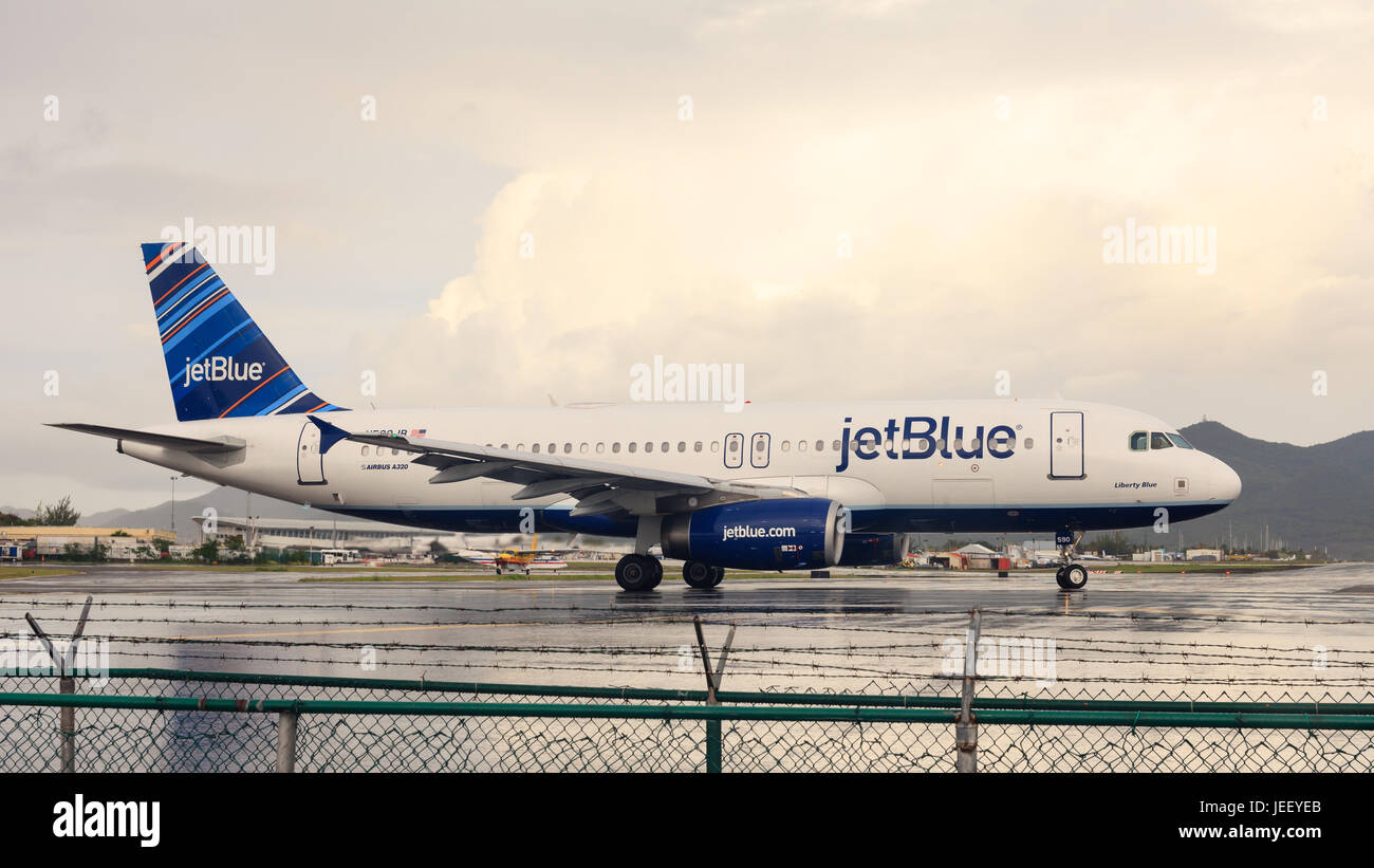 A plane from budget airline jetBlue prepares to take off from Princess ...