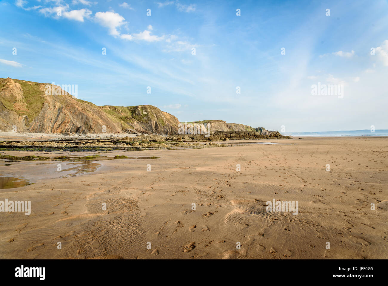 A sunny day with a blue sky at Sandymouth beach Stock Photo - Alamy