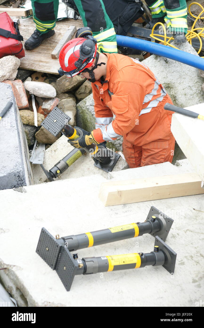 urban search and rescue, disaster zone Stock Photo - Alamy