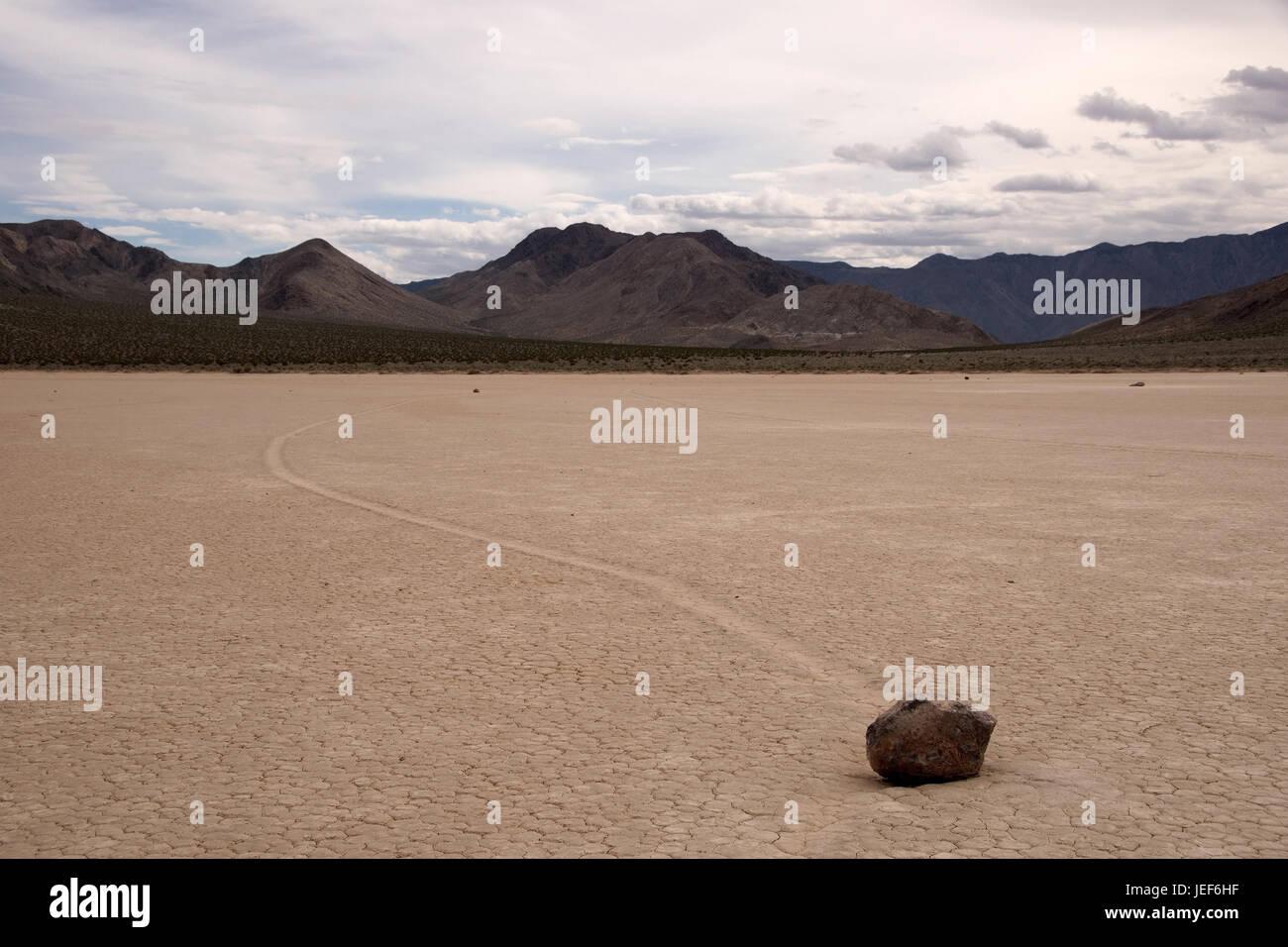 The walking rocks of the Racetrack Playa leave tracks of movements over ...