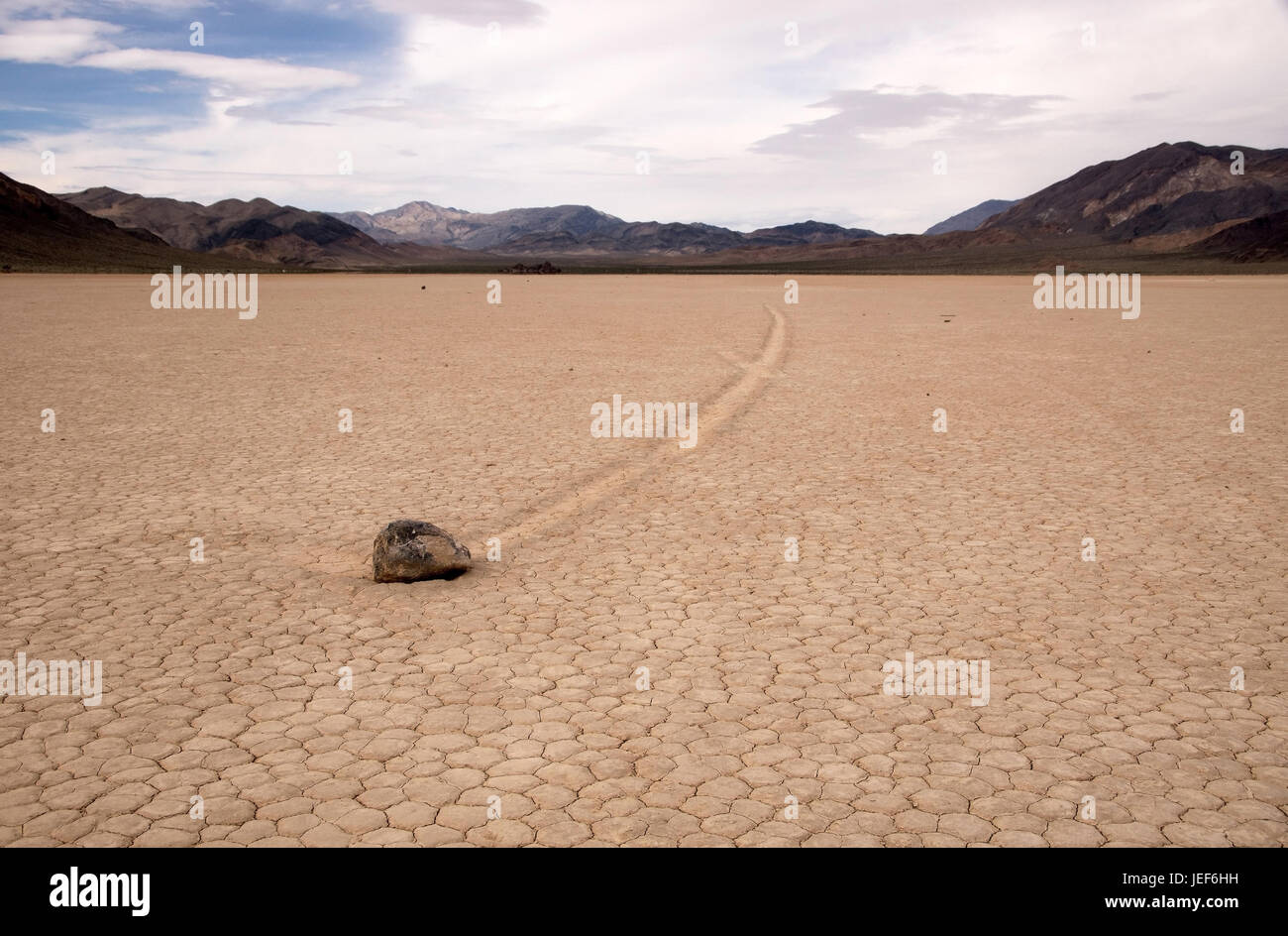 The walking rocks of the Racetrack Playa leave tracks of movements over ...