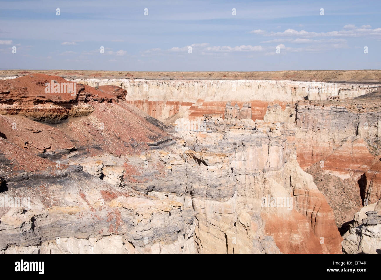 The Coal mine canyon lies in northern Arizona, about 16 miles southeast ...