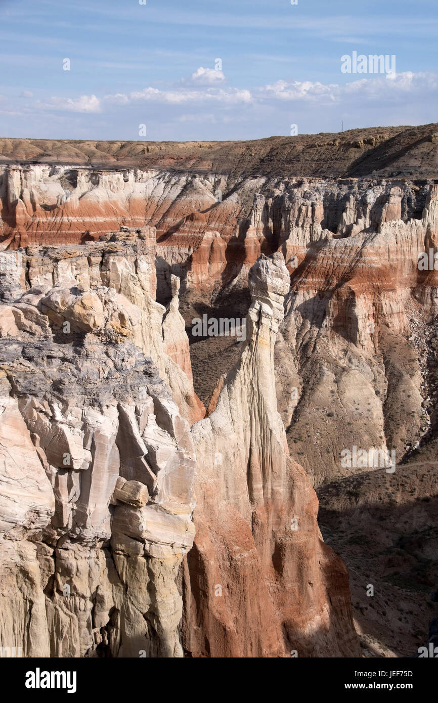 The Coal mine canyon lies in northern Arizona, about 16 miles southeast ...