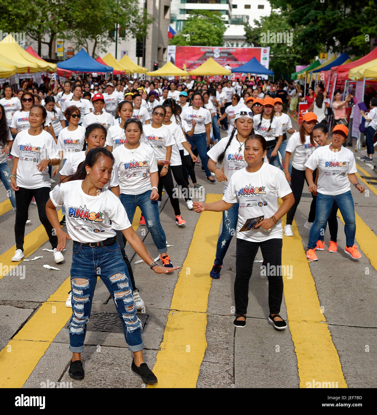 Filipino workers in Hong Kong create a massive line dance on the ...