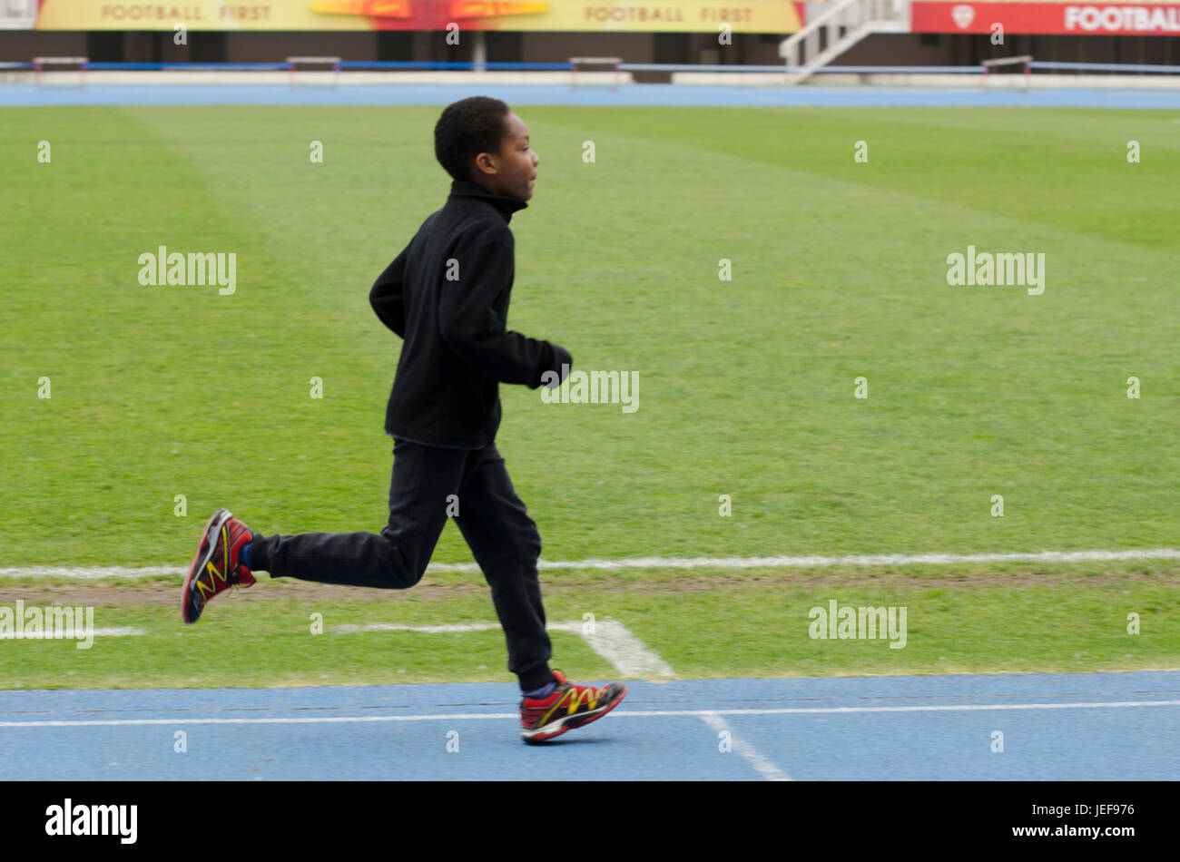 Children running race Stock Photo - Alamy