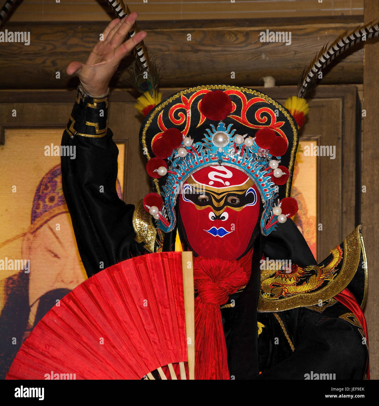 Chinese dancer with mask, Shanghai, Chinesischer Taenzer mit Maske ...