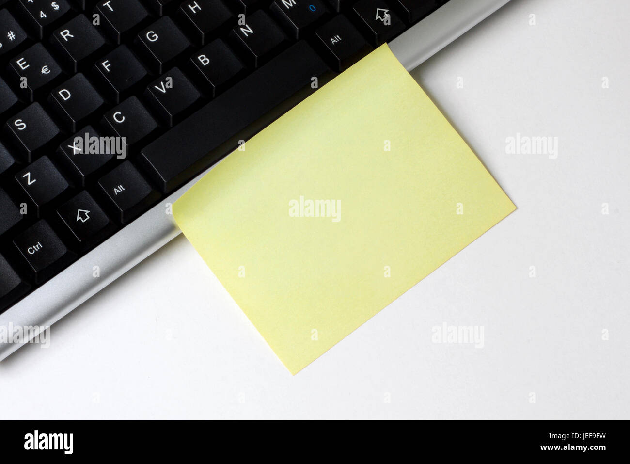 Note computer keyboard post it hi-res stock photography and images - Alamy
